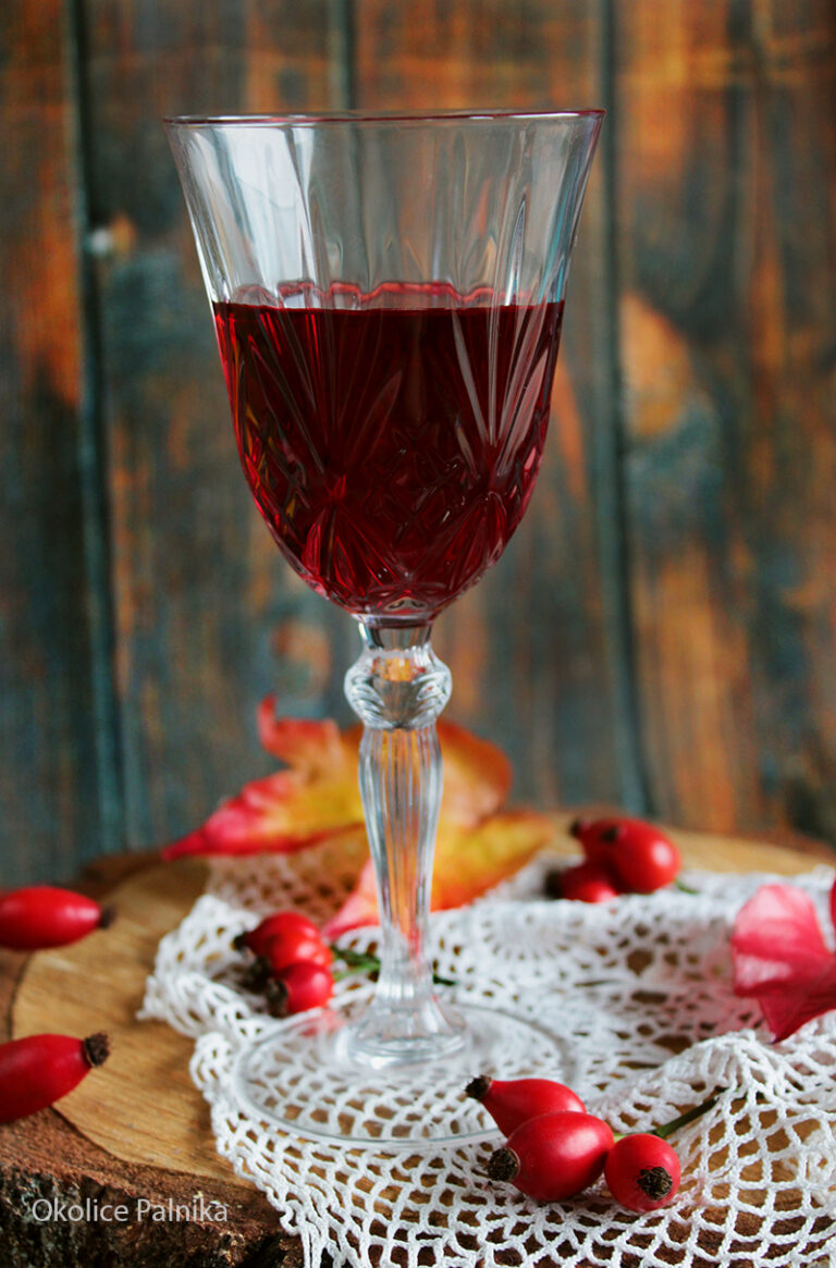 Nalewka z dzikiej róży - Okolice Palnika - blog kulinarny